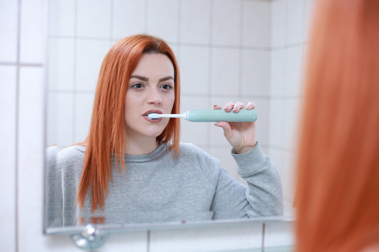 The Right Way to Brush Your Teeth: A Complete Guide - Dentist in ...